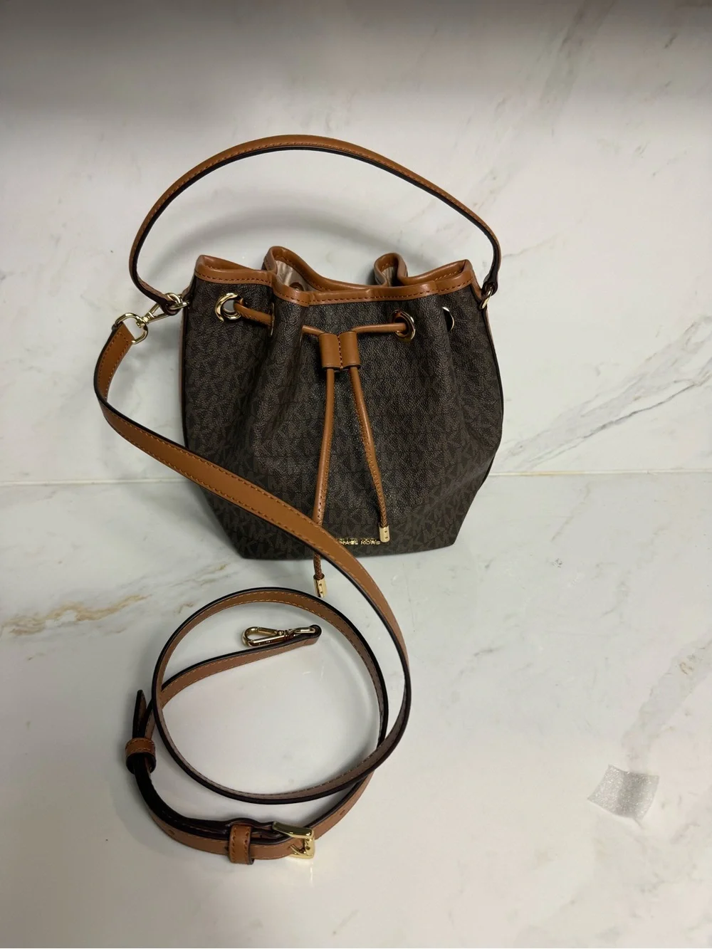 Michael Kors | Bags | Nwt Michael Kors Avery Medium Signature Logo ...